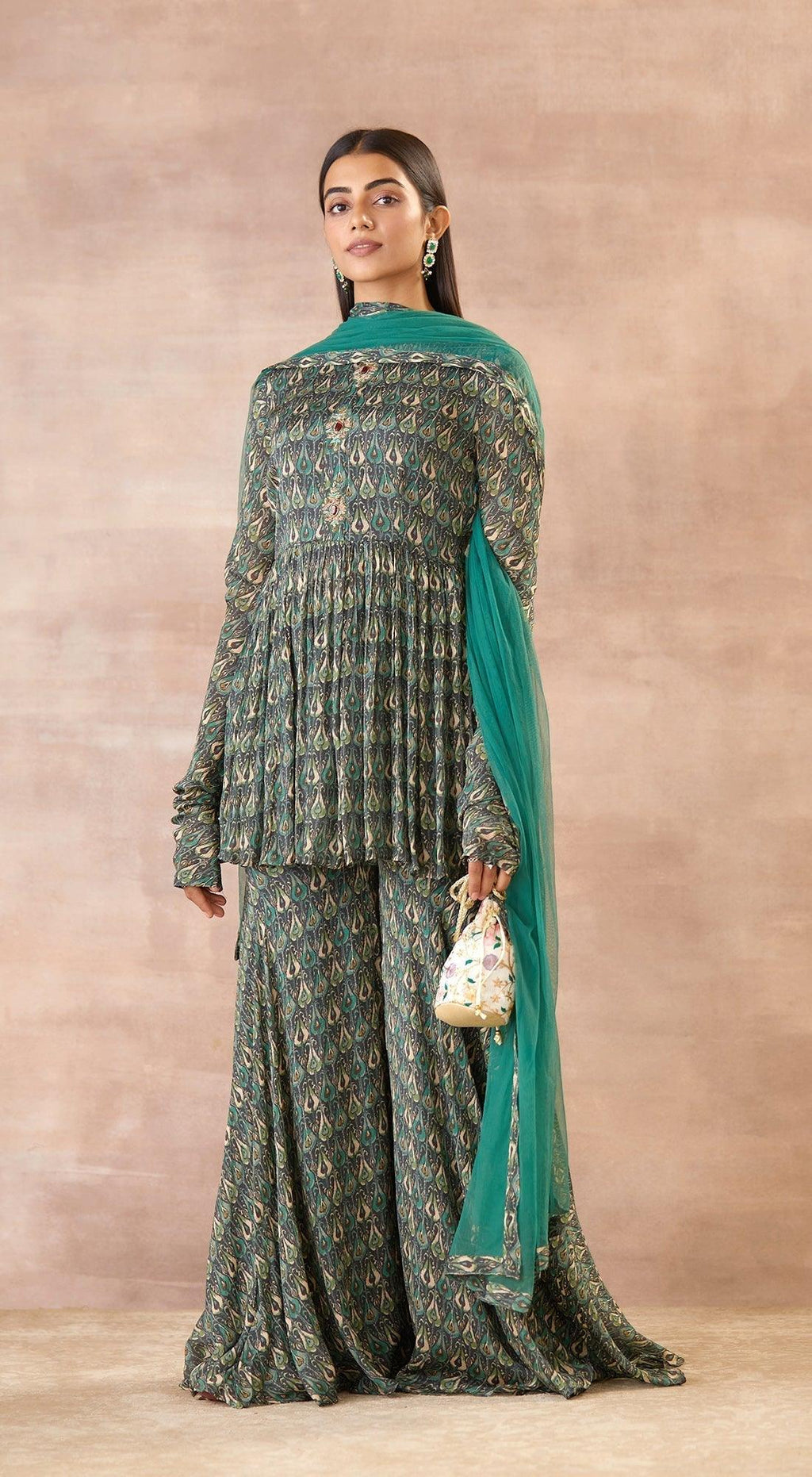 Kurta Sharara Set | Designer Partywear Sharara Set – Basanti Kapde aur ...